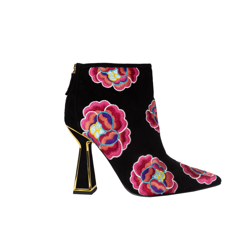 Kat Maconie – The Shoe Curator
